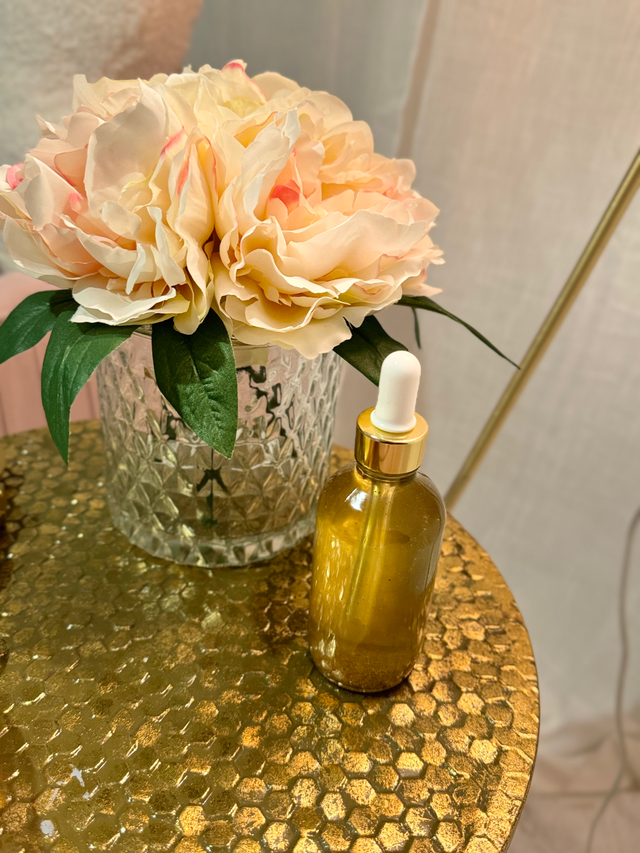 Alabaster Oil | Daniella Oyaga